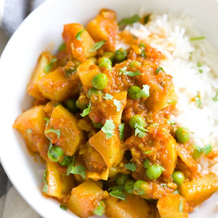 Aloo Matar - Indian Peas & Potatoes in Tomato Gravy ( Vegan)