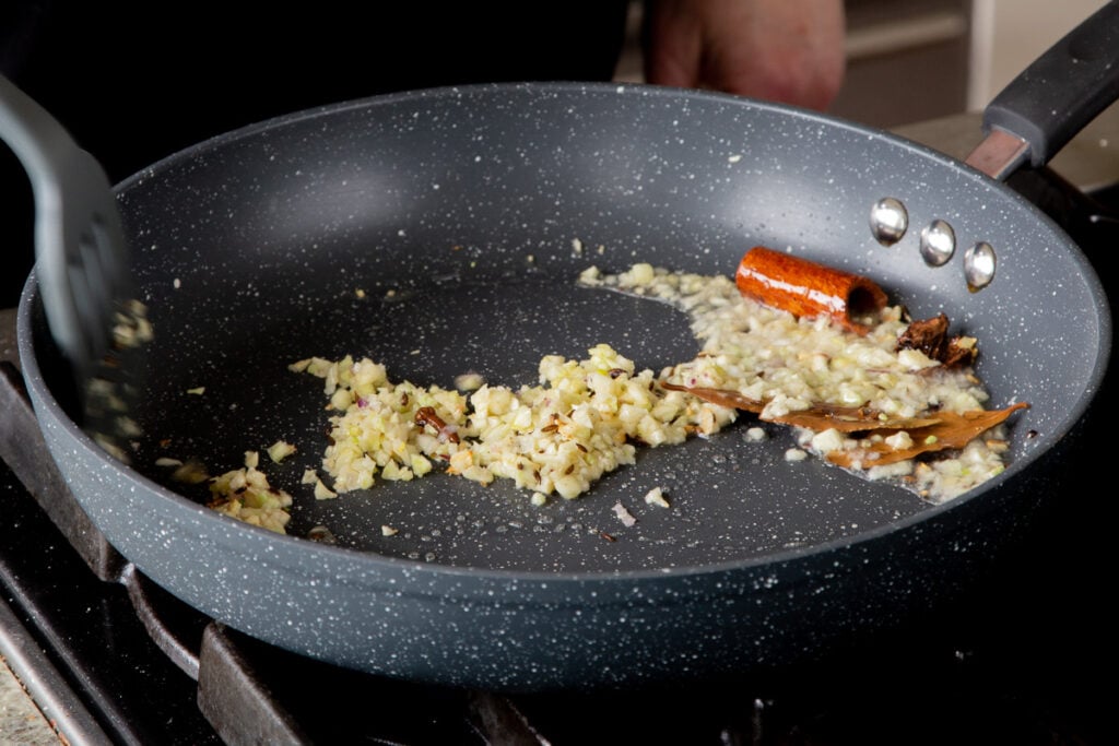 One-Pan Dal Lasooni