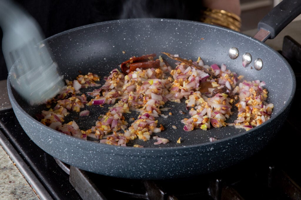 One-Pan Dal Lasooni