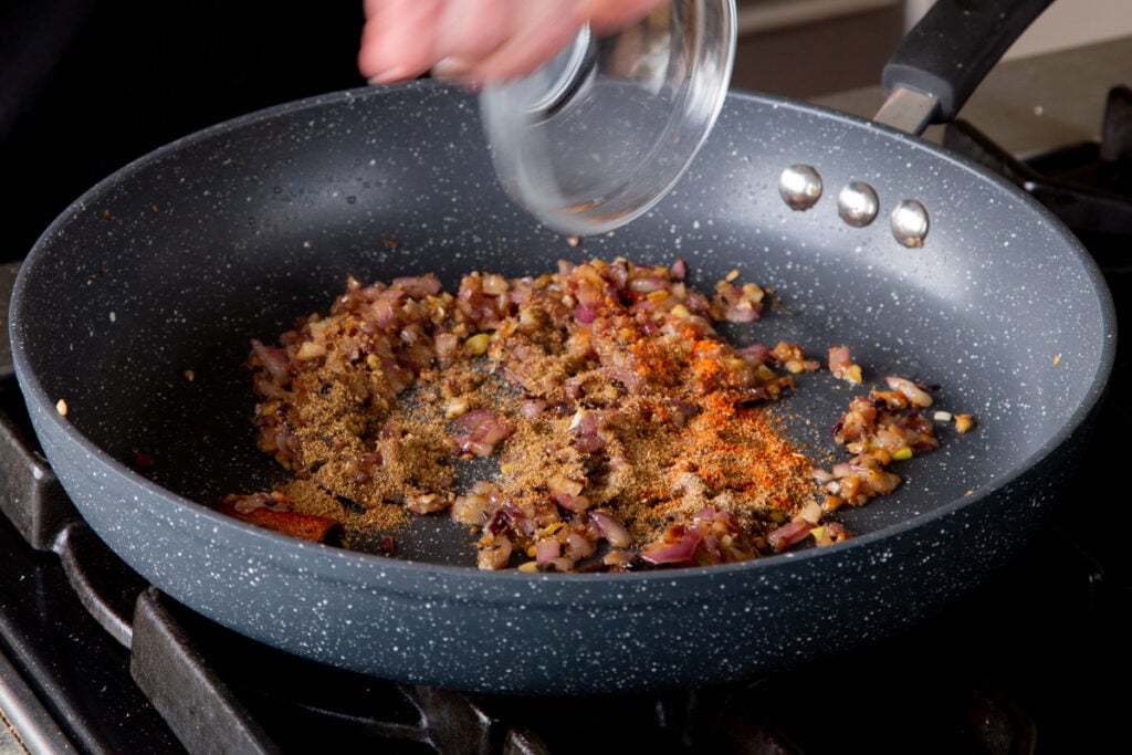 One-Pan Dal Lasooni
