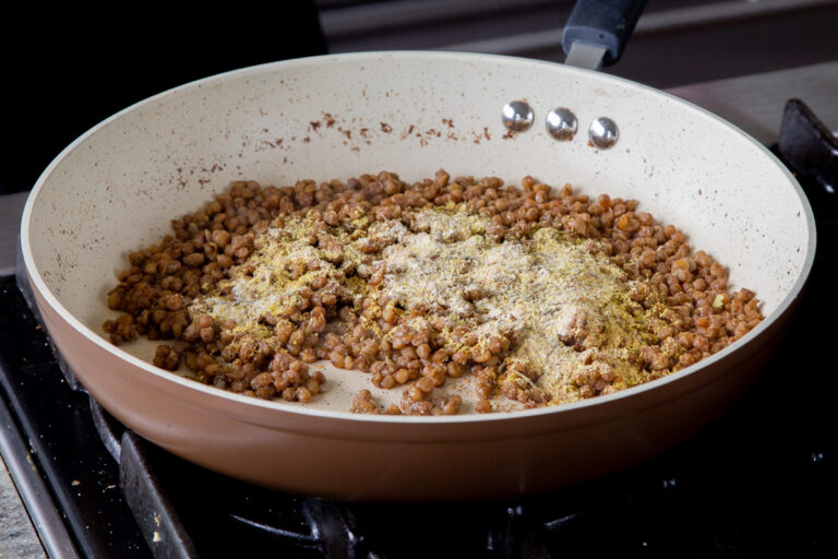 Popped Lentils with Mashed Potatoes