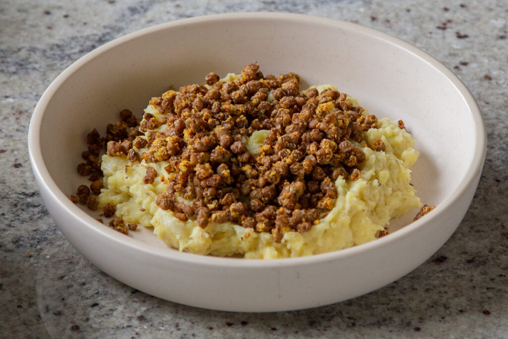 Popped Lentils with Mashed Potatoes